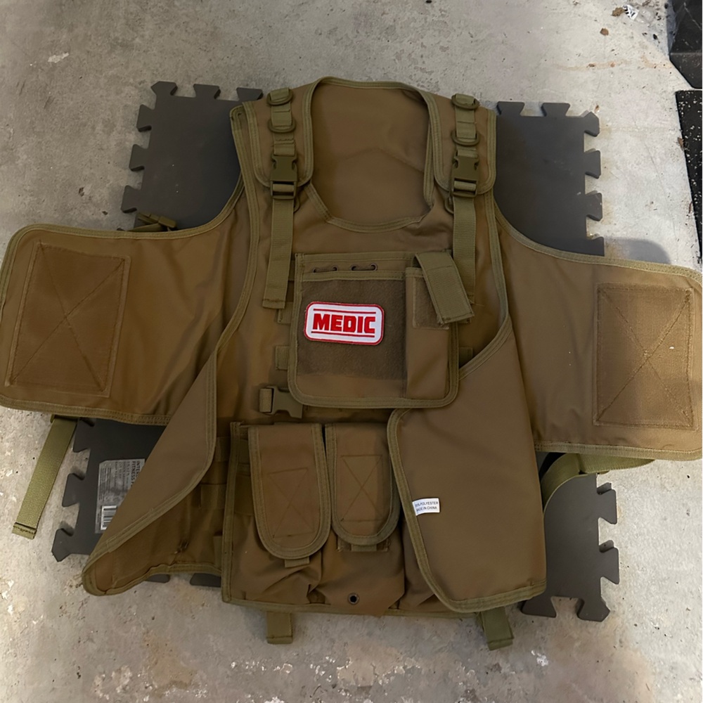 Medic Airsoft Vest - Gem